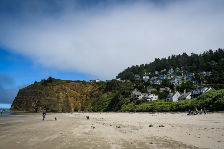 17 Charming Oregon Coast Towns (+ best stops along the way!)