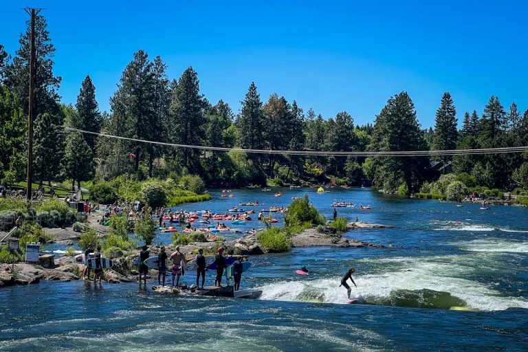 Floating the Deschutes River in Bend, Oregon | Two Wandering Soles