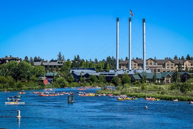 Floating the Deschutes River in Bend, Oregon | Two Wandering Soles