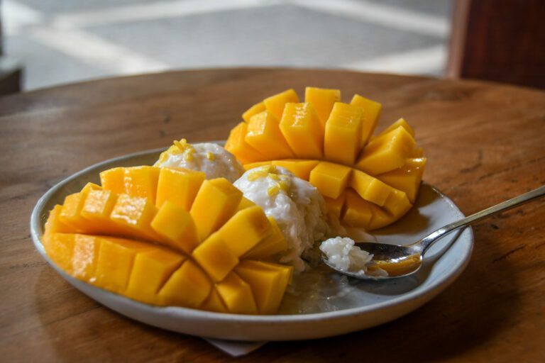 17 Hawaiian Fruits You Must Try (+ how to eat them!)