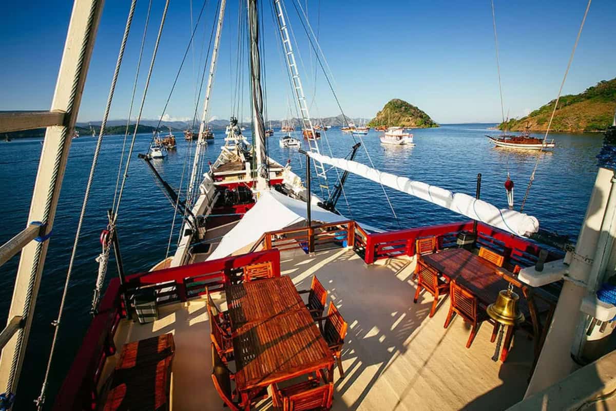 Best Liveaboards in Raja Ampat, Indonesia for Every Budget (+ Expert ...